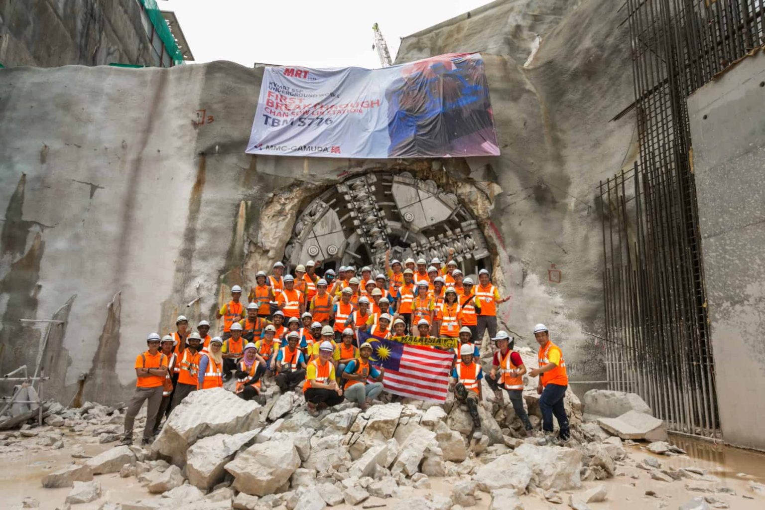 MRT SSP Line Tunnel Breakthrough: Evidence Of MMC Gamuda Tunnelling ...