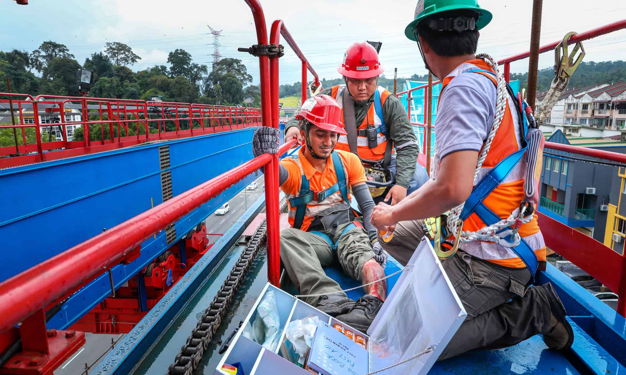 Emergency response drill at MRT SSP Line elevated worksite – MMC Gamuda